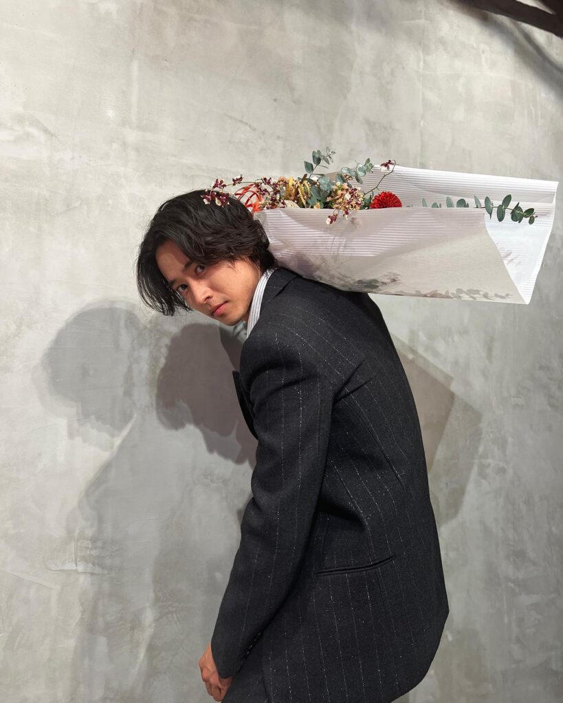 Kento’s MG Instagram post on 27 Dec, 2022 – yamazaki-kento.com